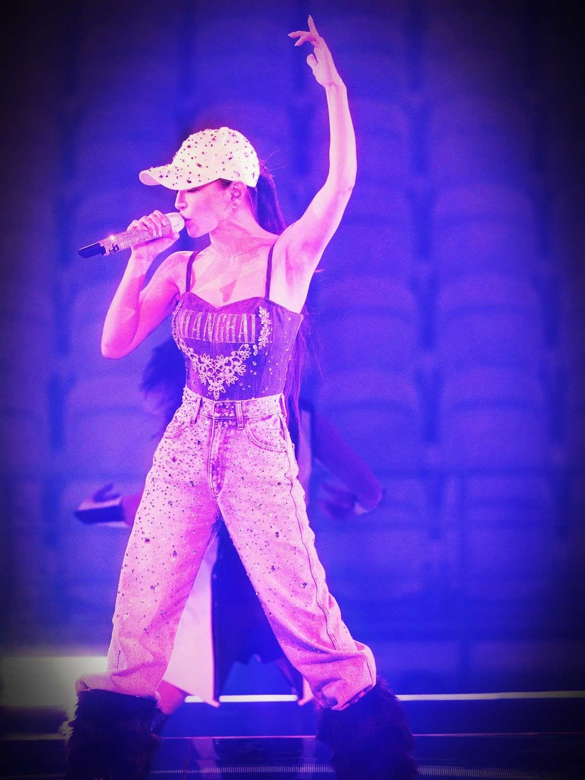 Sân khấu trống của Ayumi Hamasaki: Bài học về trách nhiệm của người làm ...